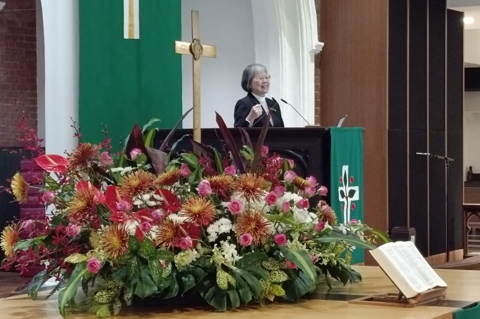 Flowers to the Glory of God: Wesley Floral Fellowship - Wesley Tidings